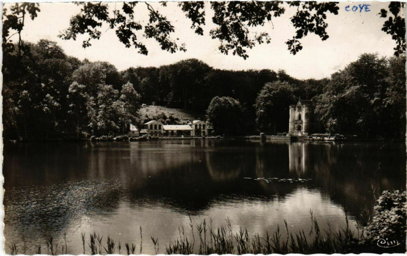 Coye la Foret- Etang et le Chateau France à Coye-la-Forêt - Cartorum