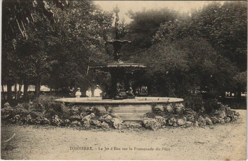 Tonnerre Le Jet d'Eau s la Promenade France à Tonnerre - Cartorum
